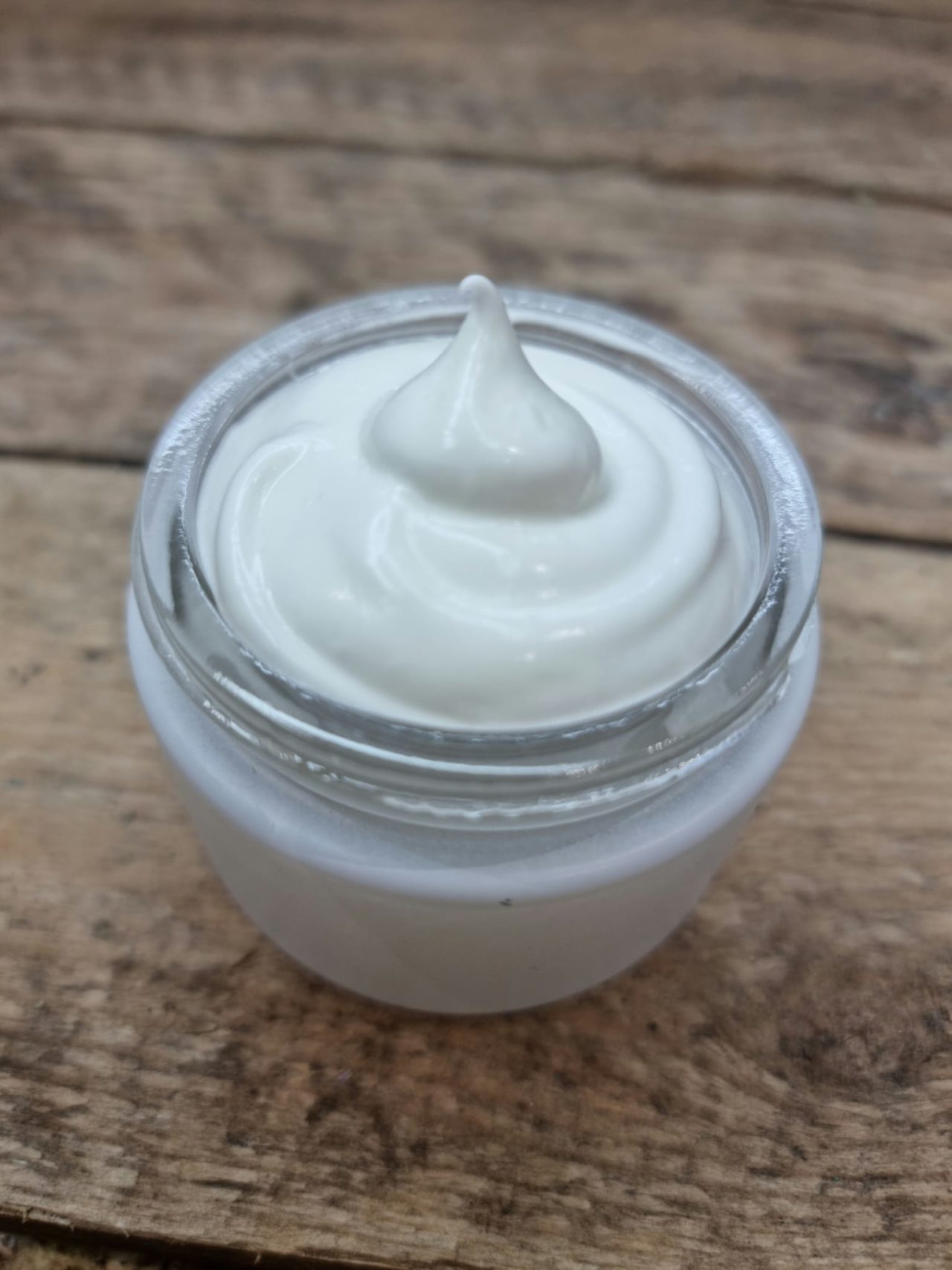 Bespoke Cosmetic Contract Manufacturing UK | Natural Formulations — Essench